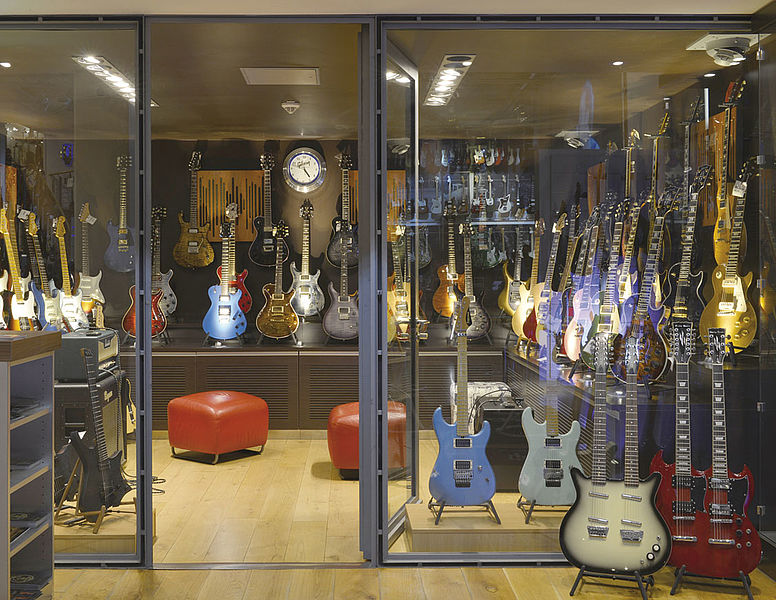 Kram Möbelwerkstätte: Musikhaus Thomann Treppendorf